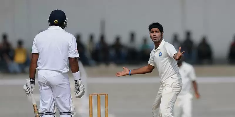 Ashok Dinda hangs up with his boots from all forms of cricket - Cricxtasy